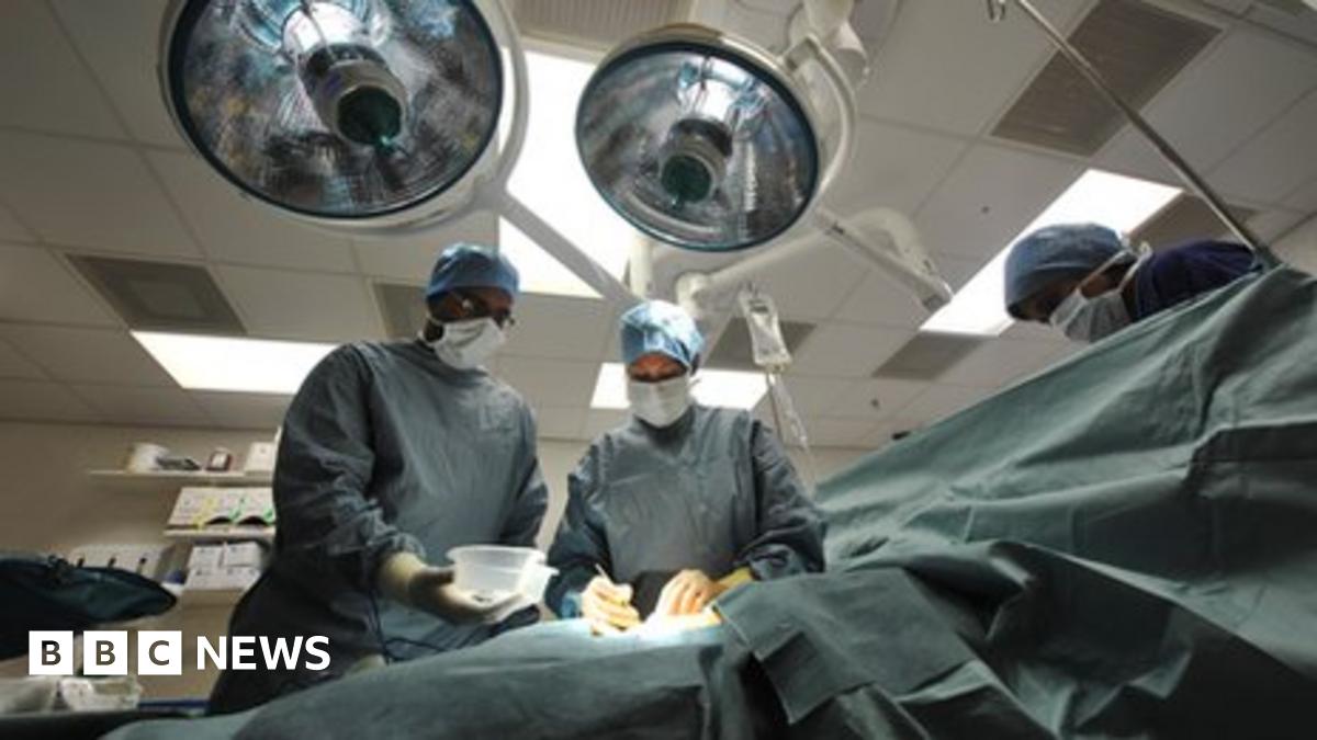 NHS group to consider weekend services - BBC News