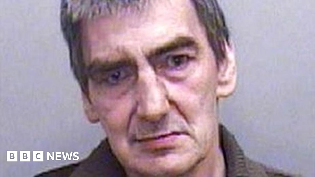 Newquay stabbing: John Bellman sought by police - BBC News