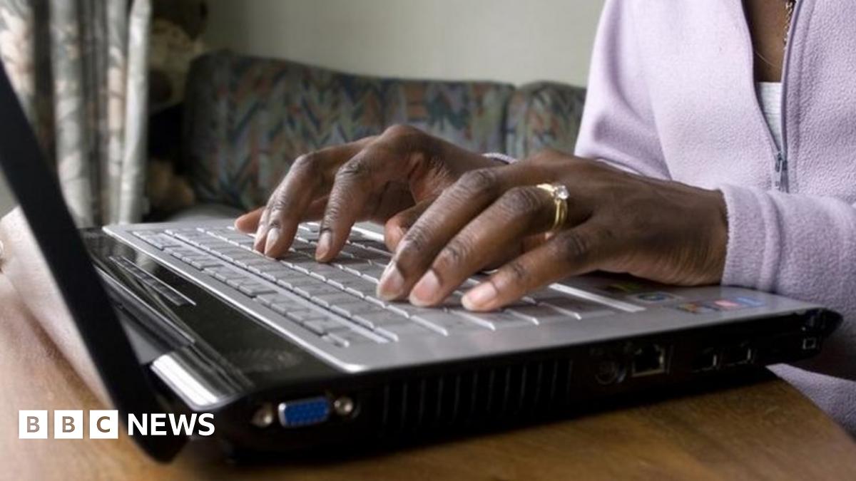 Workplace discrimination prompts 'whitened' job applications - BBC News