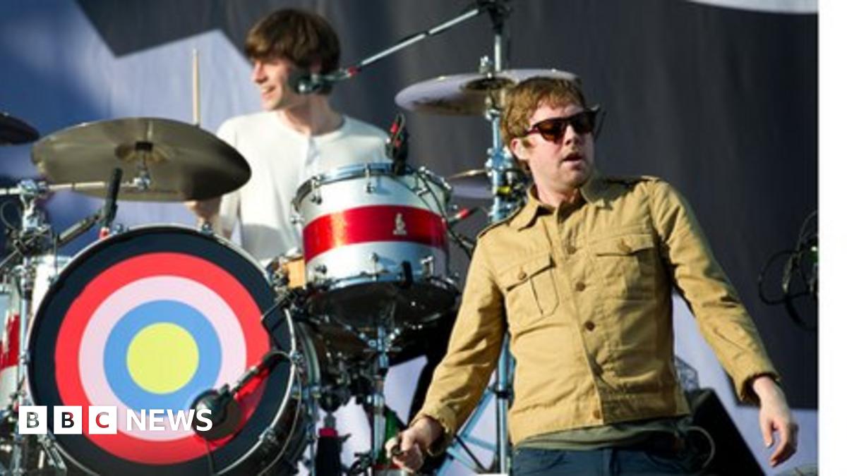 Kaiser Chiefs drummer Nick Hodgson quits Leeds band - BBC News