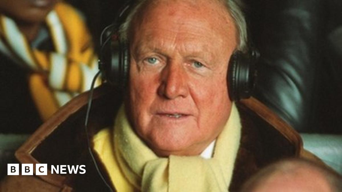 Broadcaster Stuart Hall charged with rape - BBC News