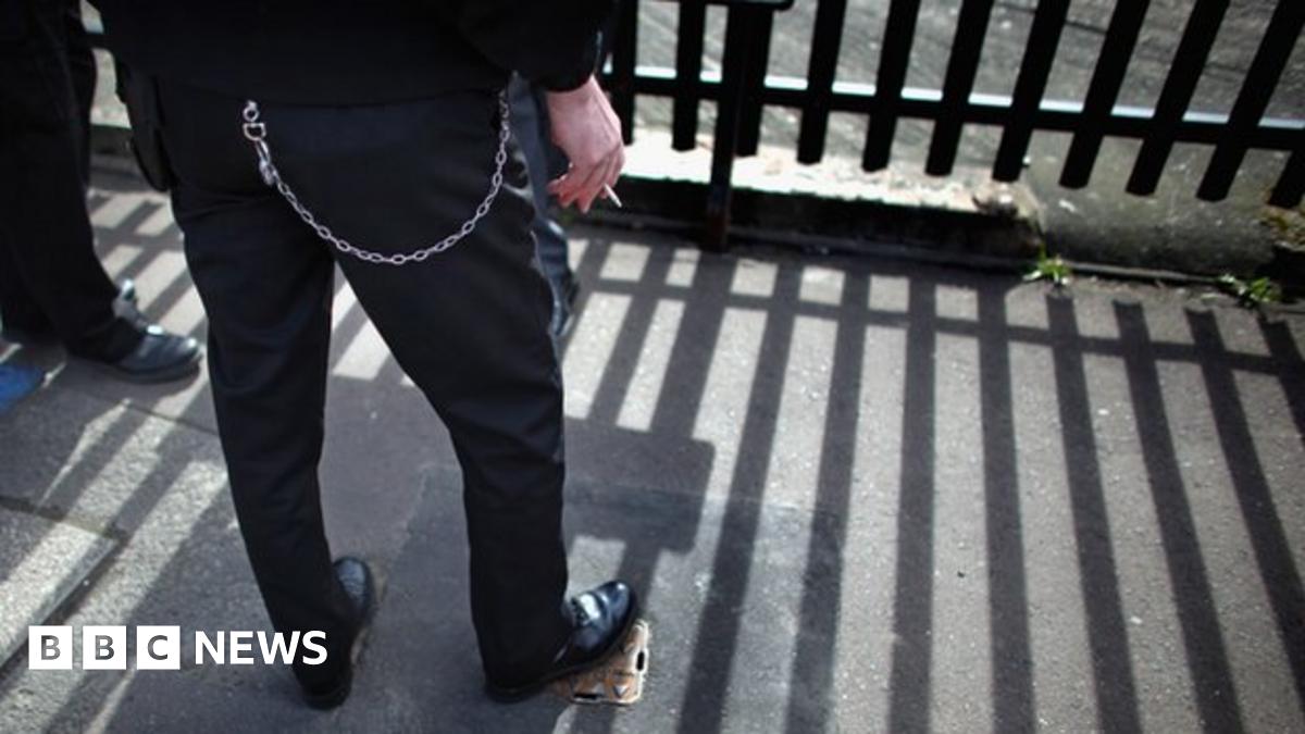 Prison sentences: How do judges decide them? - BBC News