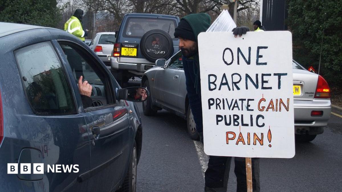 Barnet Council approves outsourcing plans - BBC News