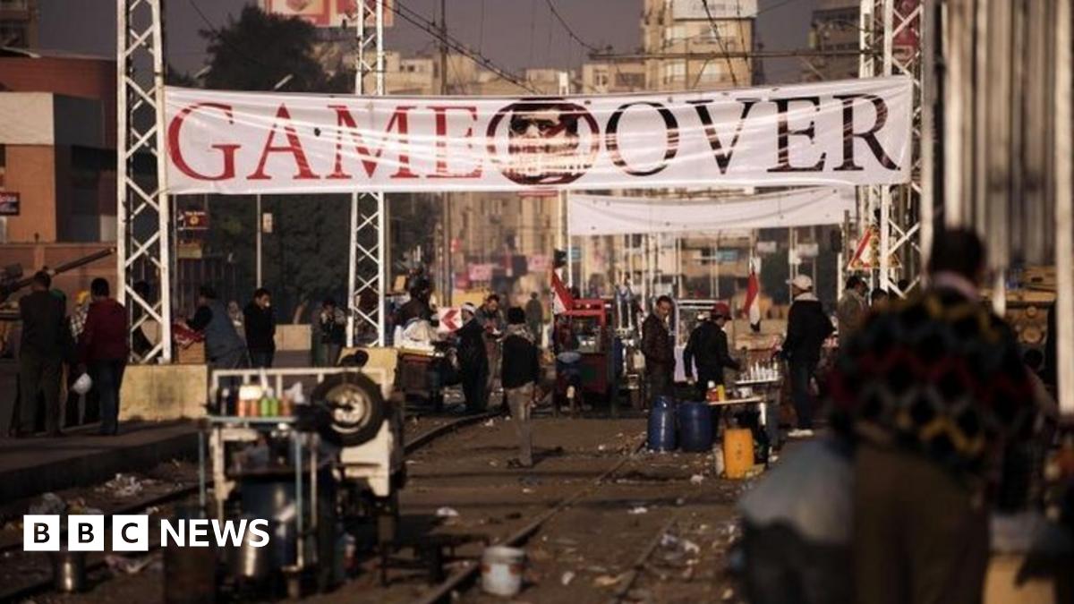 Egypt crisis: Opposition maintains Cairo protests - BBC News