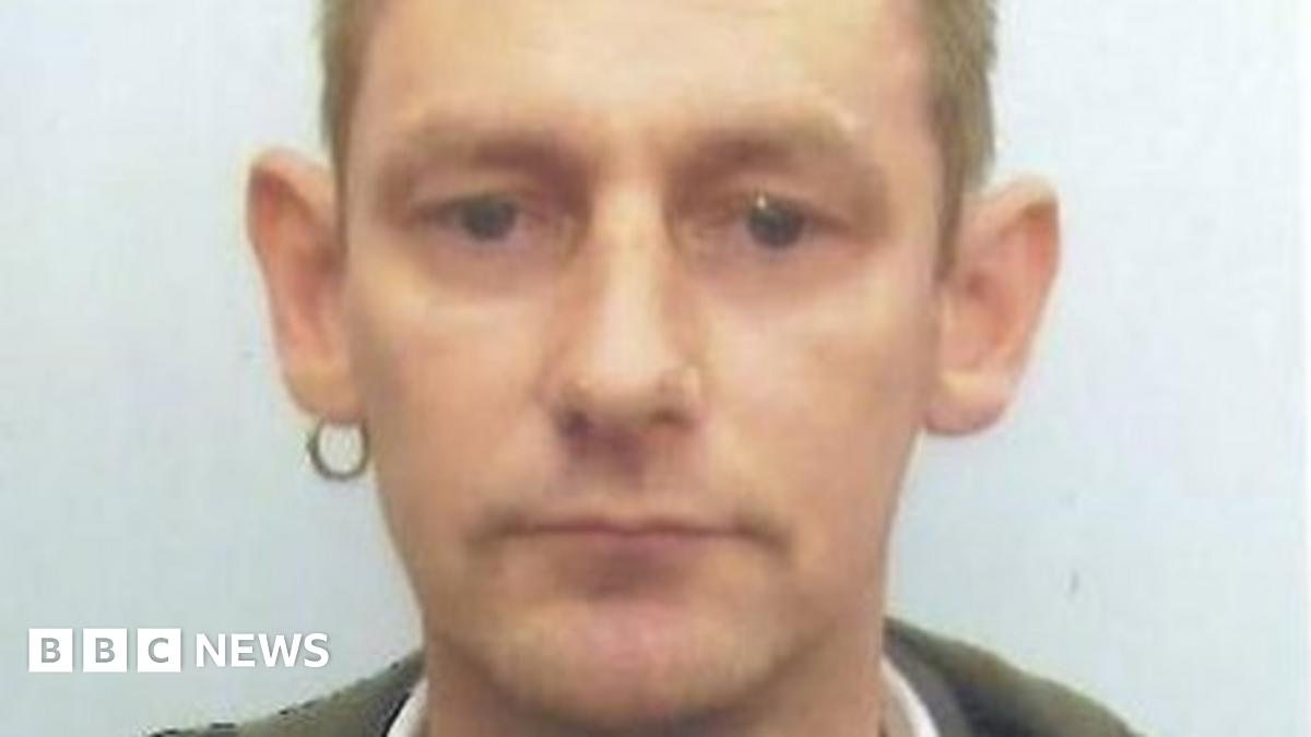 Paisley man George Pope dies after road crash - BBC News