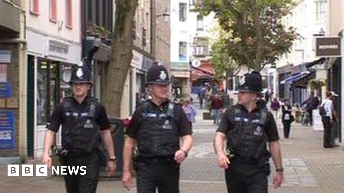 Jersey police increase Christmas patrols - BBC News