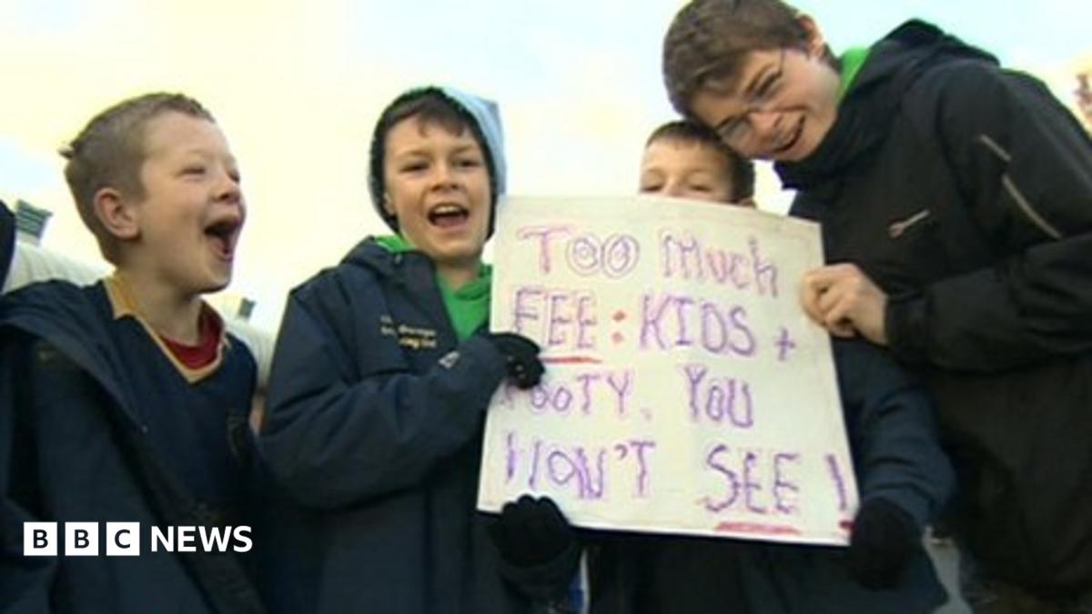 Sefton junior footballers boycott matches over fees plan - BBC News