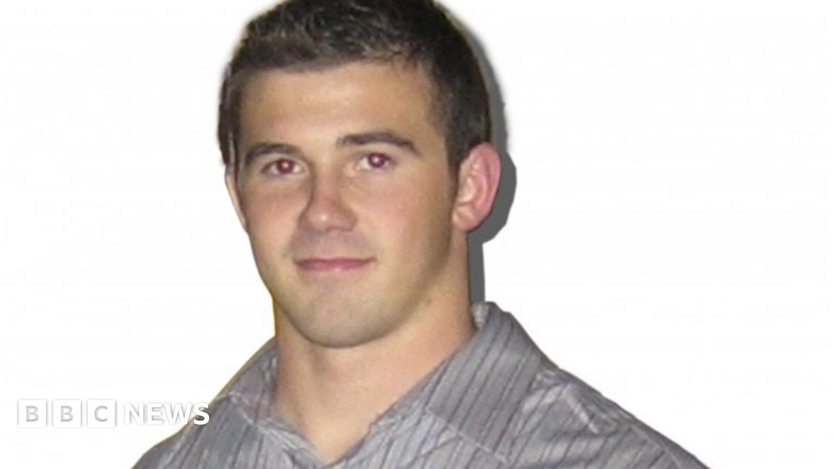 Navy Seal Team Six member killed in Afghan mission - BBC News