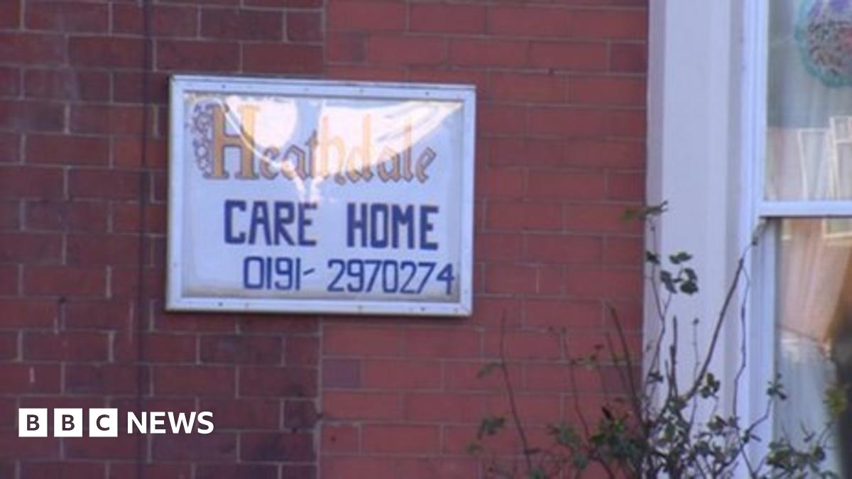 Death fall lift engineer was 'highly experienced' - BBC News