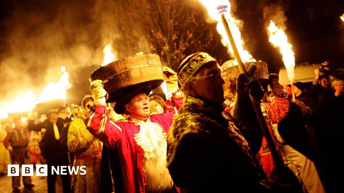 Burning barrels for the Tar Barl Festival - BBC News
