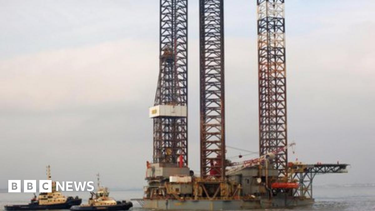 Helicopter fault leaves workers stuck on North Sea rig - BBC News