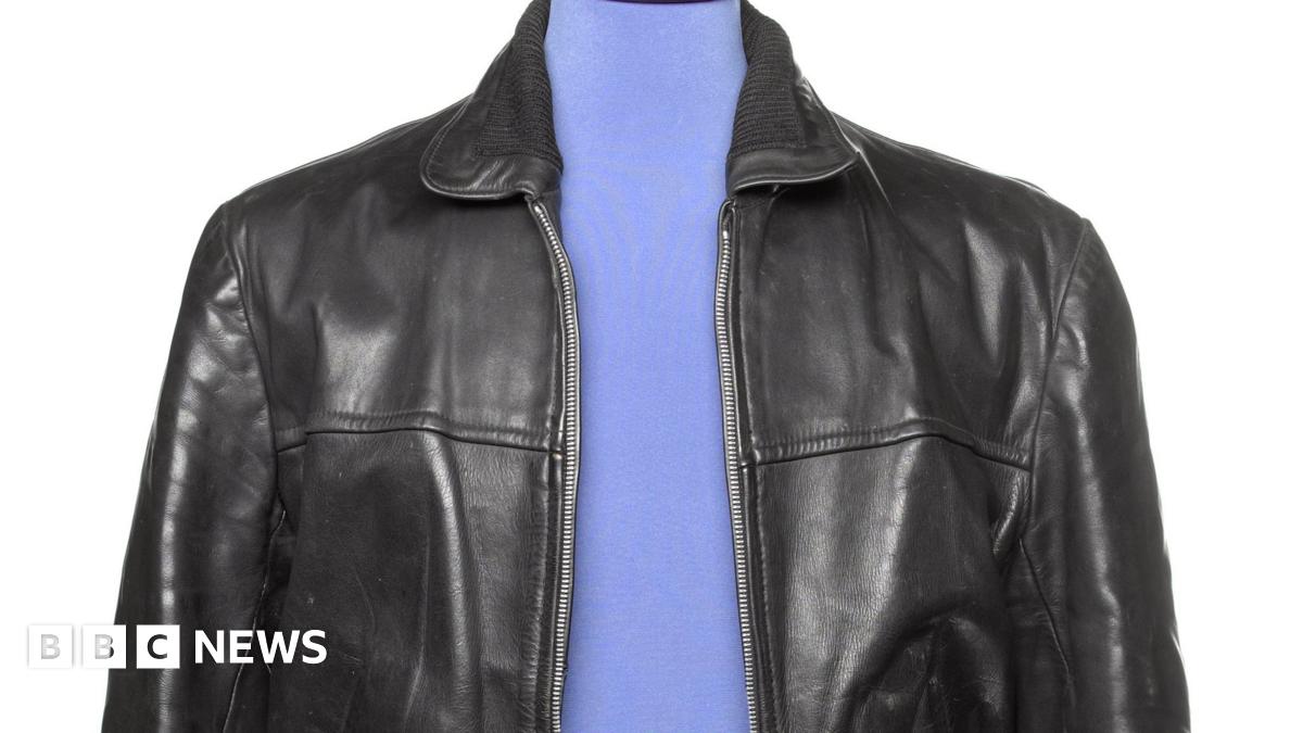 Beatles' George Harrison jacket sold for £110,450 at auction - BBC News