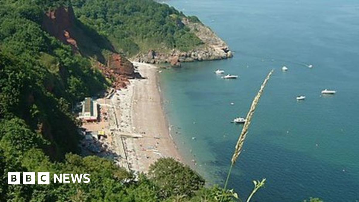 Fears of 'imminent' rock fall at Oddicombe beach - BBC News
