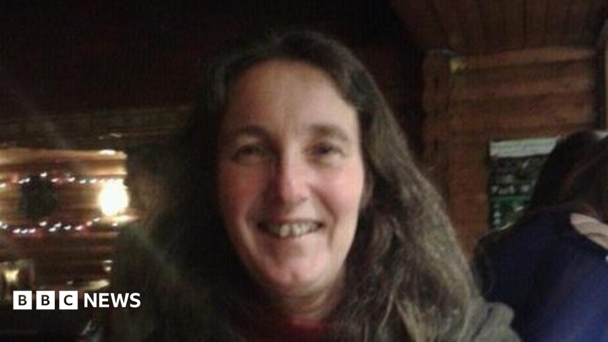 Body found in Perth woods in search for missing woman - BBC News