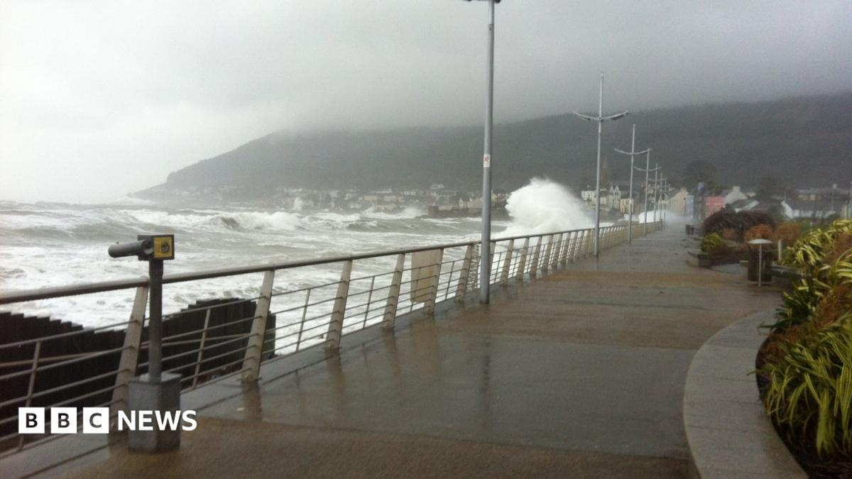 Waves cause flooding in Newcastle, County Down - BBC News