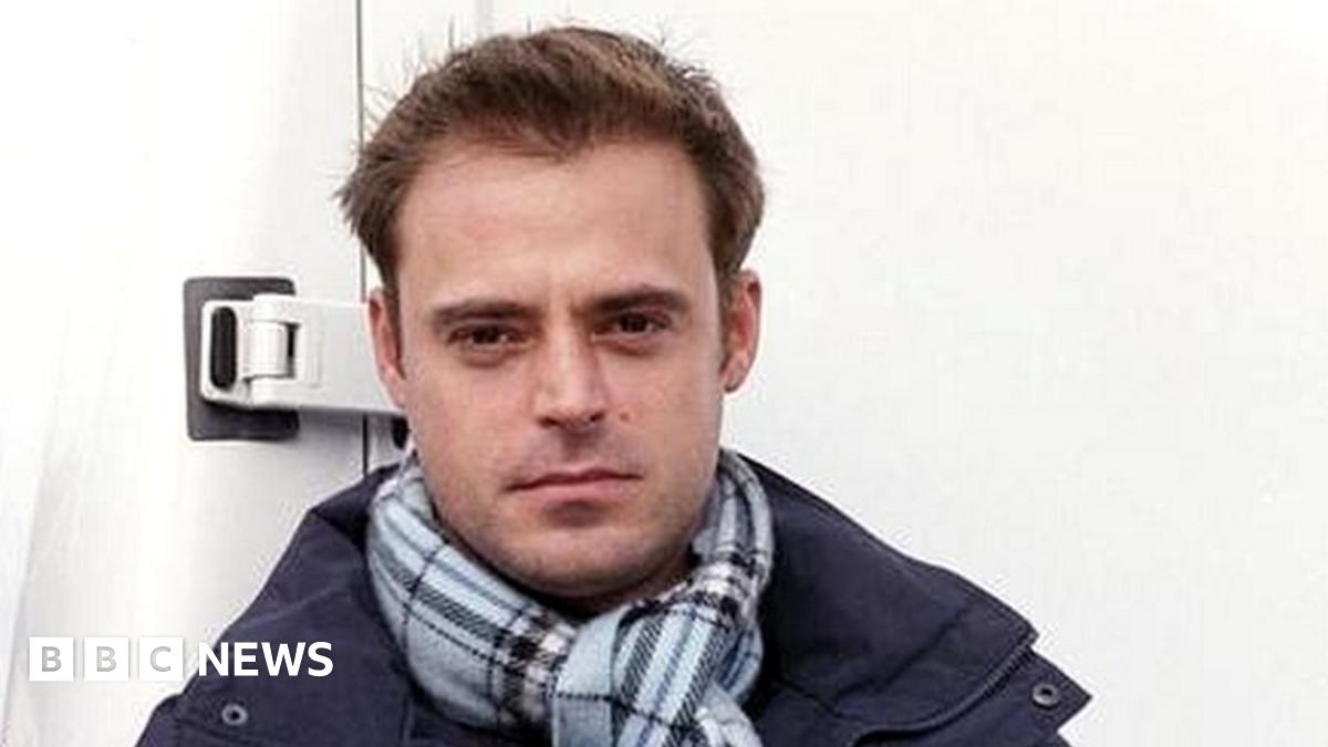 Phone-hacking: 22 victims 'reach court settlement' - BBC News