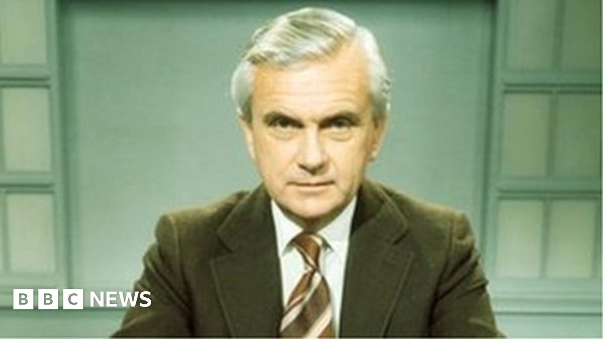 Kenneth Kendall, former broadcaster, dies - BBC News