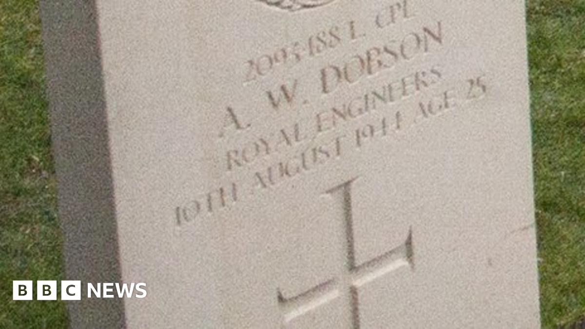 Trowbridge war graves renovation 'a tribute' - BBC News