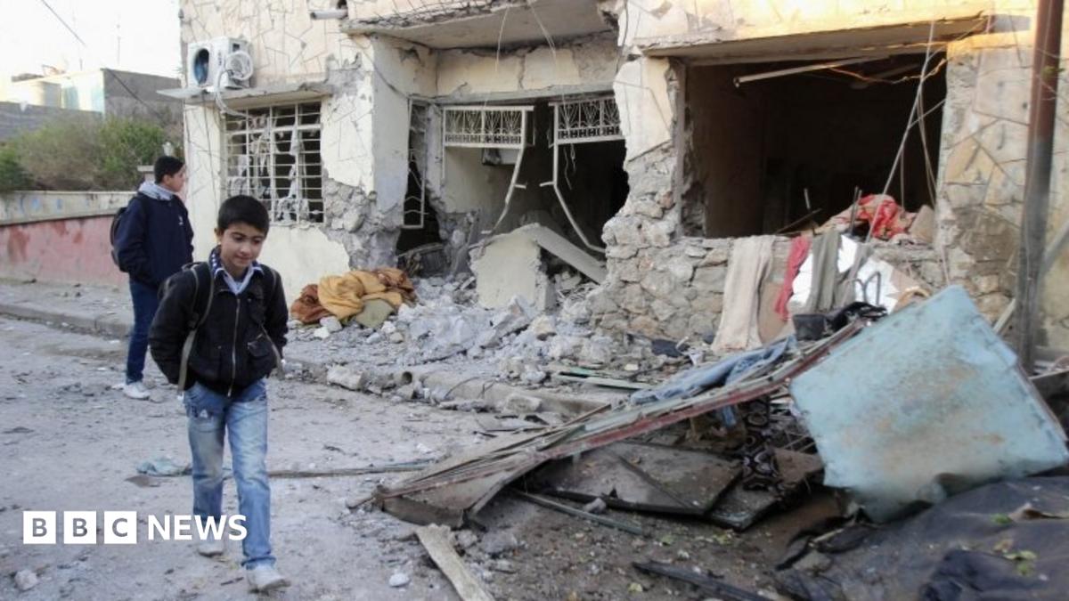 Bomb attacks in Iraq kill at least 25 - BBC News