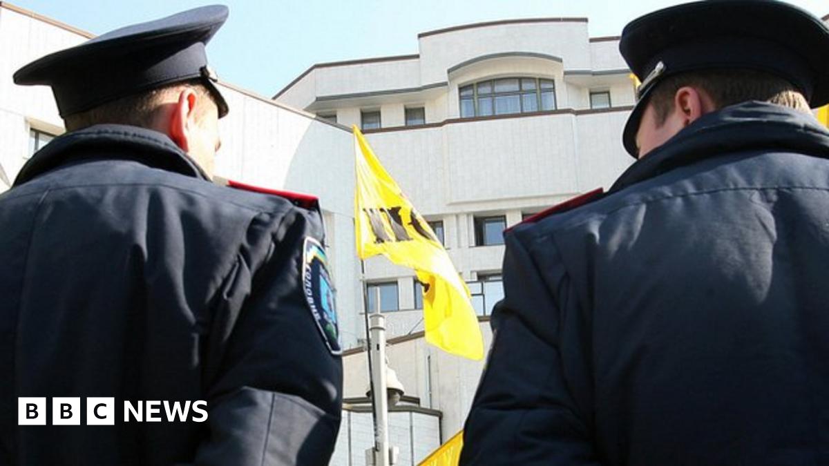 Ukraine murders: Puzzle over Kharkiv beheadings - BBC News