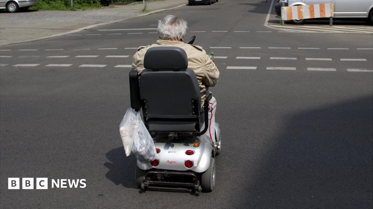 Mobility scooter training call aims to cut accidents - BBC News