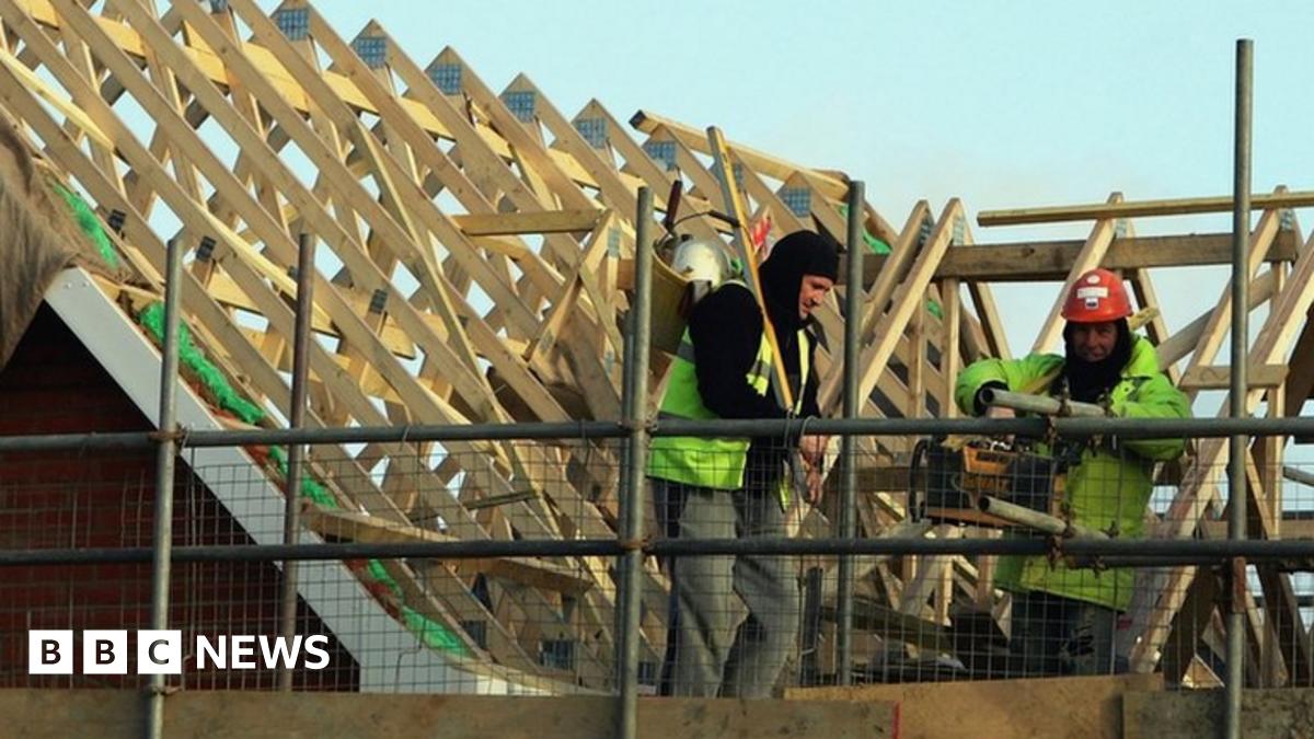 Planning permissions rise, says builders group - BBC News
