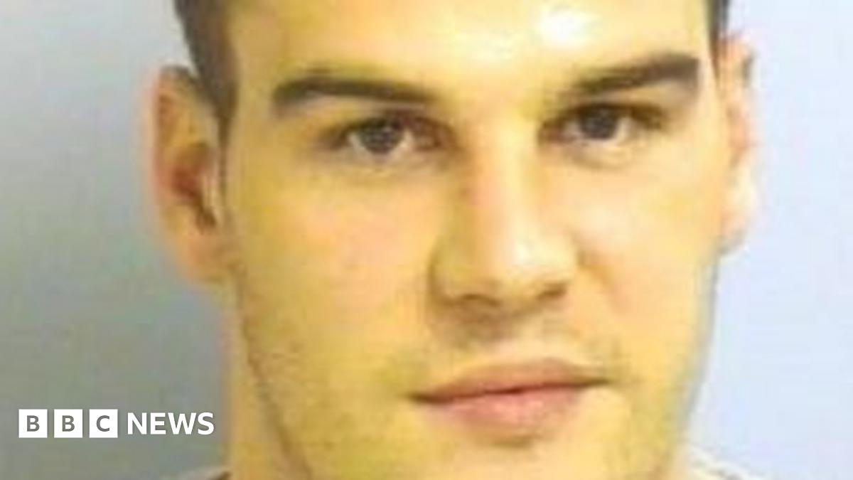 Warning over 'highly dangerous' prisoner Richard Todd - BBC News