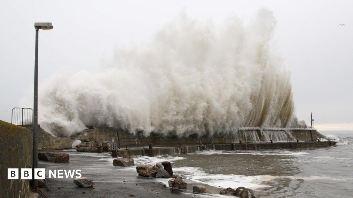 Storm surge damage surveys start in Highlands - BBC News