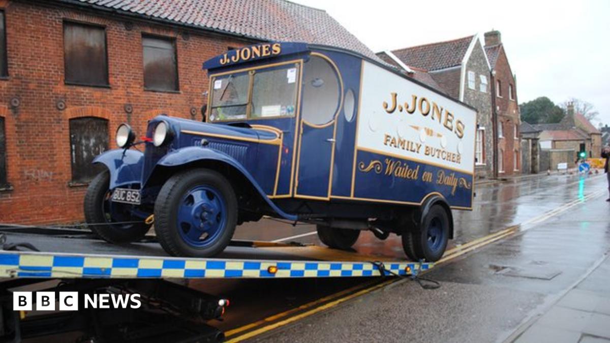 Dad's Army Museum raises £10k to repay Jones' van cost - BBC News
