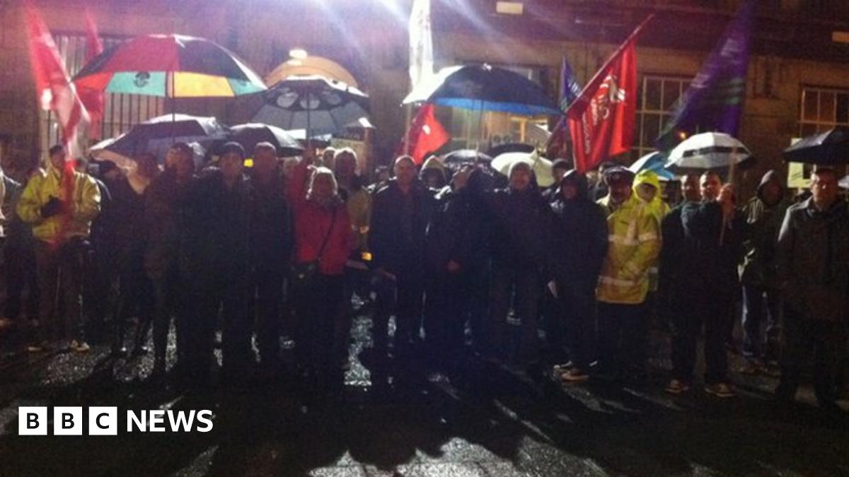 Wirral Council cuts: Protest held outside town hall - BBC News
