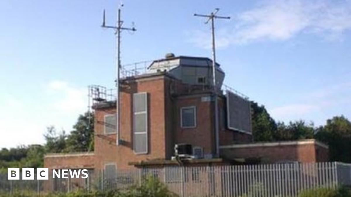 Greenham Common control tower funding for refurbishment - BBC News