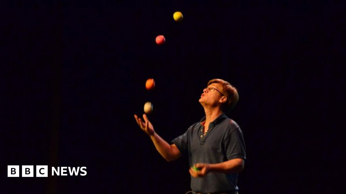 Juggling by numbers: How notation revealed new tricks - BBC News