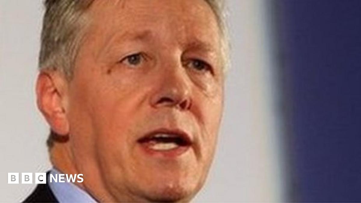 Northern Ireland's five main party leaders discuss flag protests - BBC News