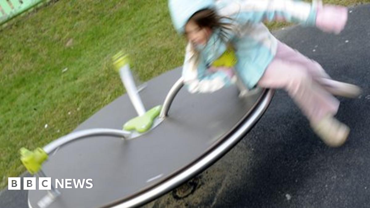 More than 1,000 people respond to Angus park closure plan - BBC News