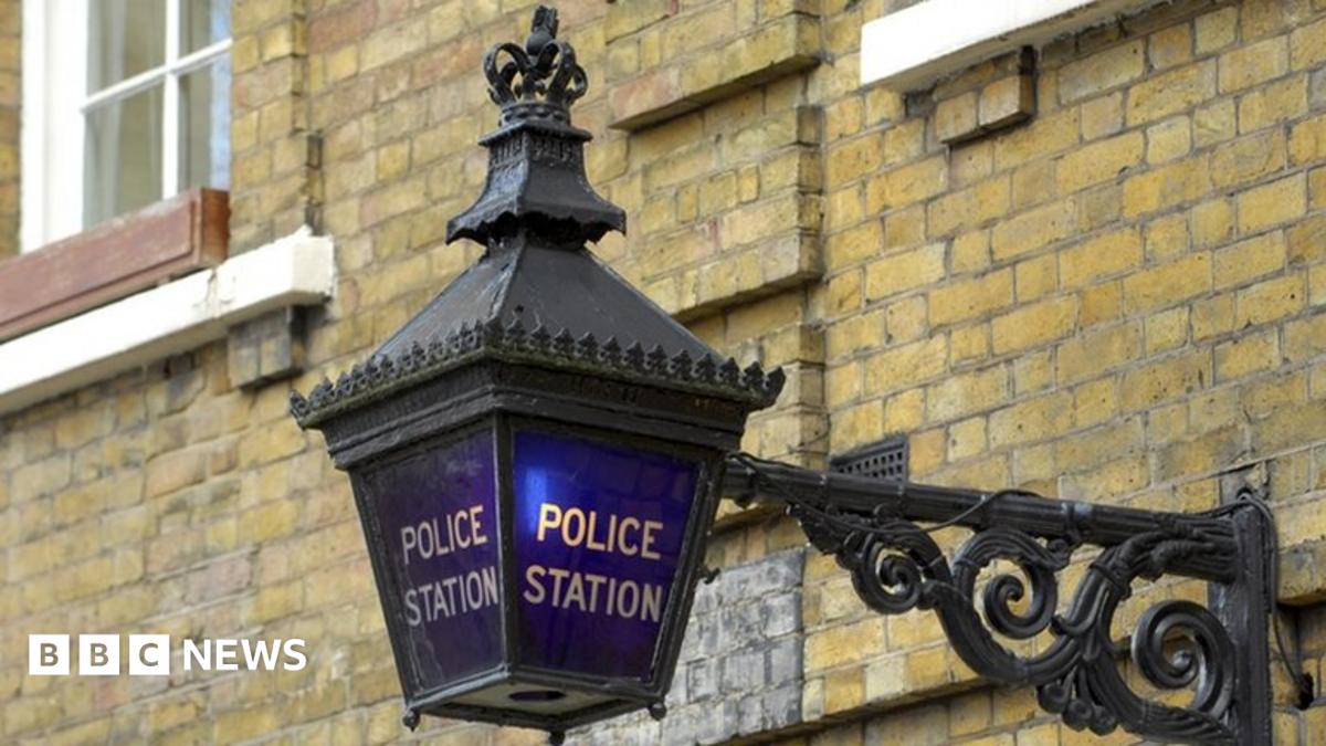 Metropolitan Police consider closing police stations - BBC News