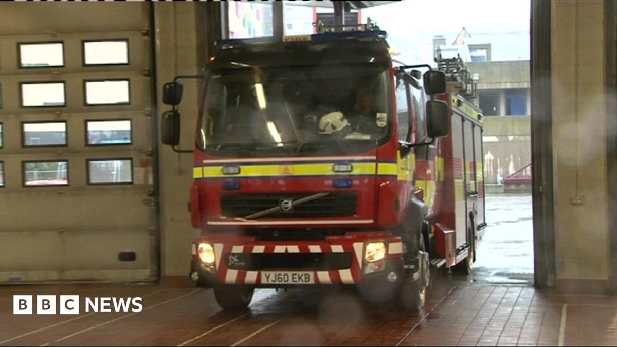 Passengers evacuated from coach ablaze in Hebden Bridge - BBC News