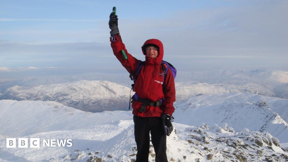 Helvellyn Christmas Day climb to check weather - BBC News