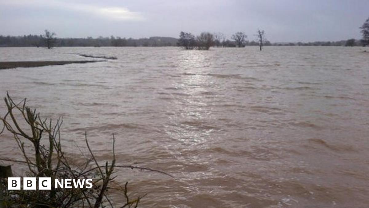 River Severn flood warnings remain in place - BBC News