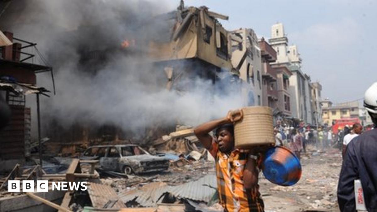 Nigeria: Lagos Island fireworks blaze kills at least one - BBC News