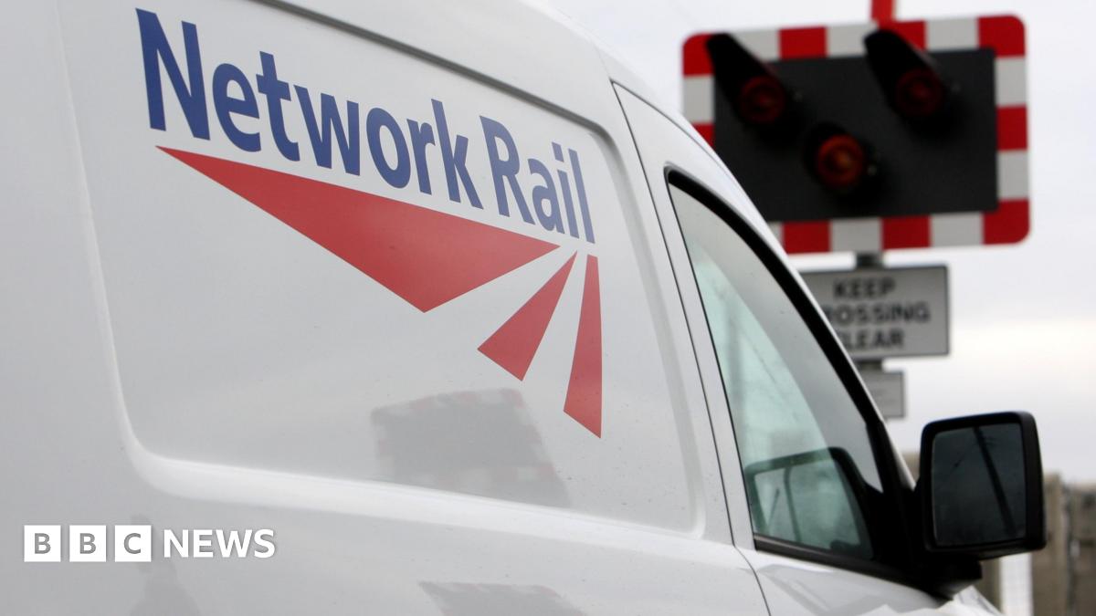 RMT union consults over escalating Network Rail dispute - BBC News