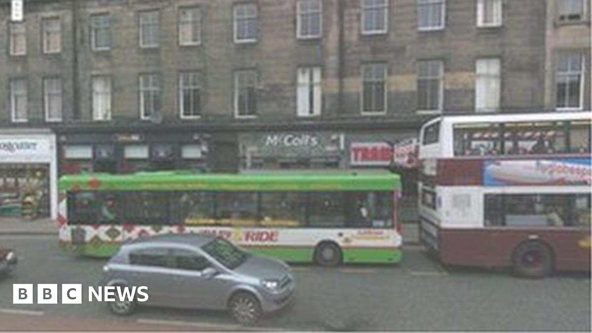 Woman puts shop worker in headlock in an RS McColl shop in Edinburgh ...