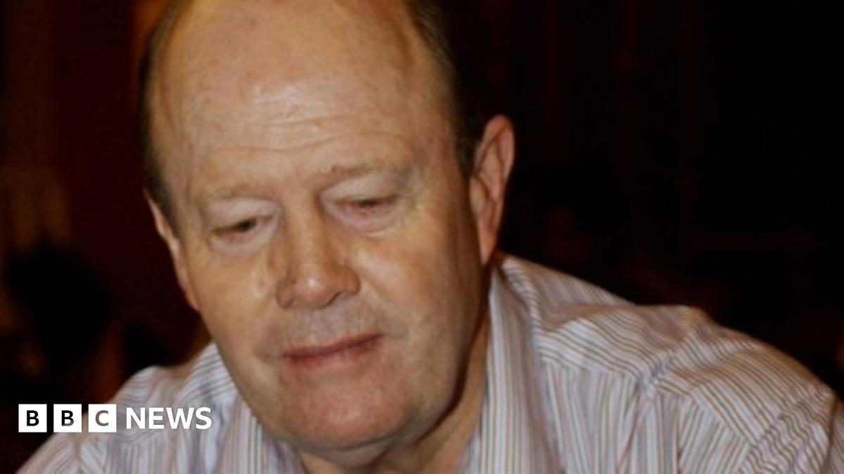 Tony Greig, ex-England cricket captain, dies aged 66 - BBC News