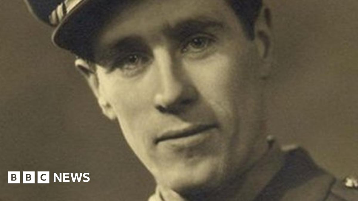 Bletchley codebreaker Raymond Roberts honoured with stamps - BBC News
