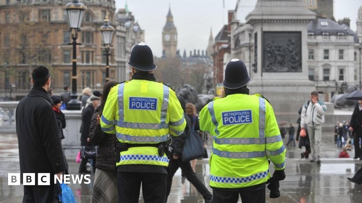 Trust in police damaged by controversies - Vaz - BBC News