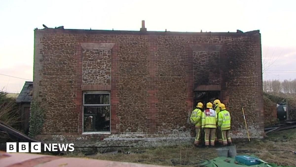 Body found after fire at house near Hunstanton - BBC News
