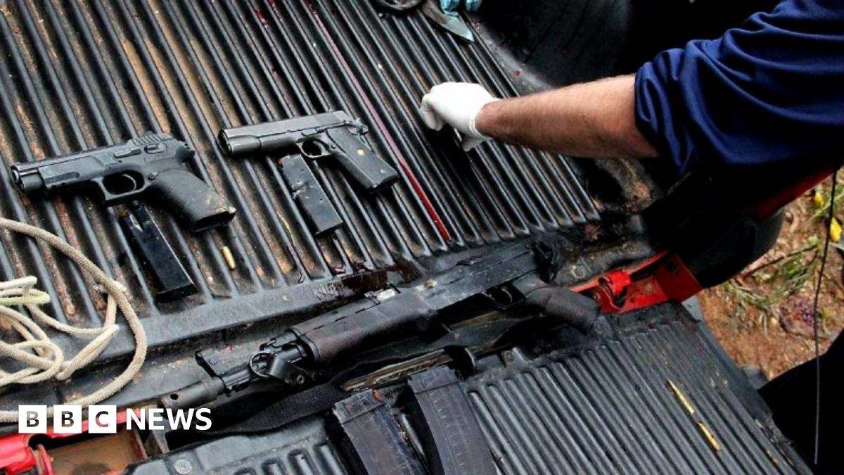 Brazilian police rescue hostages from failed robbery - BBC News