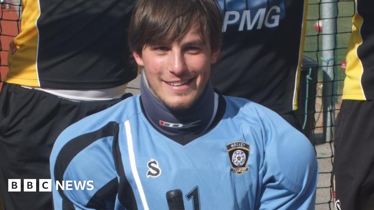 Family tribute to A53 crash victim - BBC News