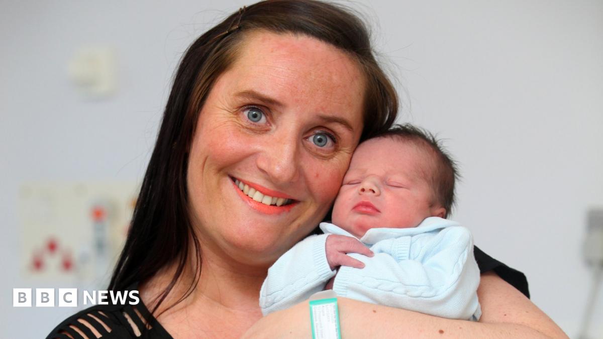 New Year babies make their arrival in Scotland - BBC News