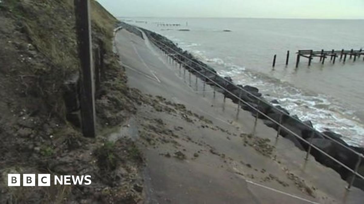 Council extends closure of Corton path after landslide - BBC News