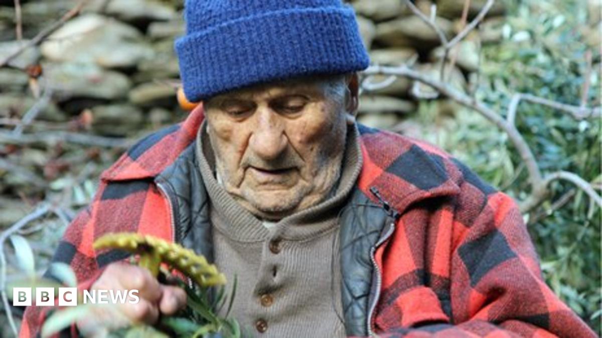 The Greek island of old age - BBC News